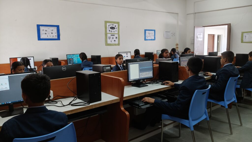 Computer Lab – MVPS's Horizon Academy, Pimpalgaon